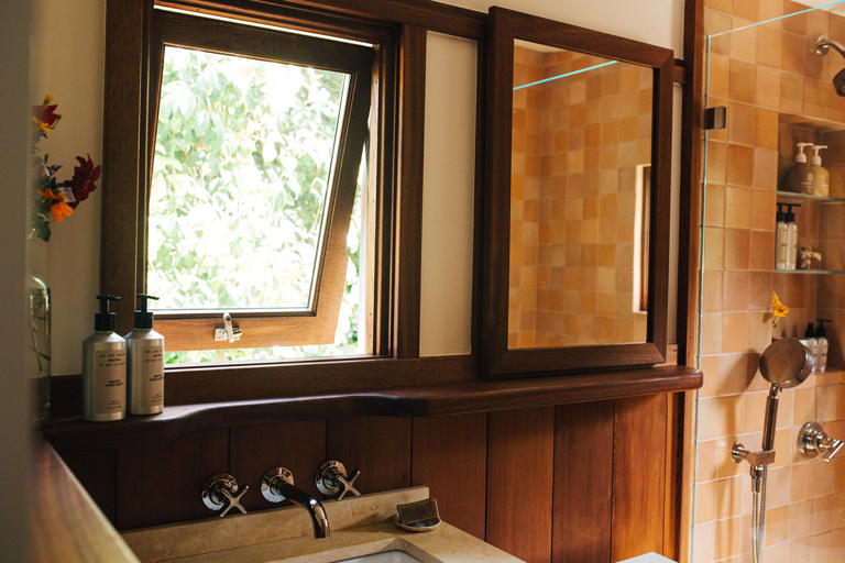 This esthetician’s warm wood bathroom is like her skincare routine ...