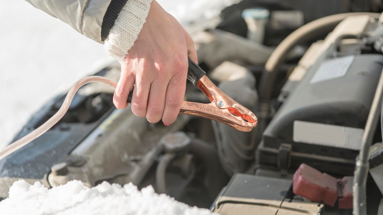 Does warming up your car in winter really hurt your engine?