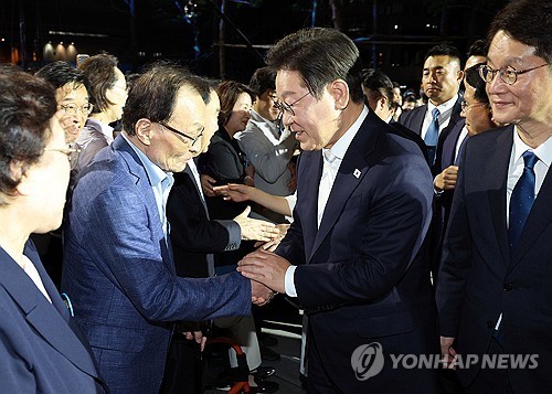 President Lee Jae Myung offers deep condolences over death of ex-PM Lee ...