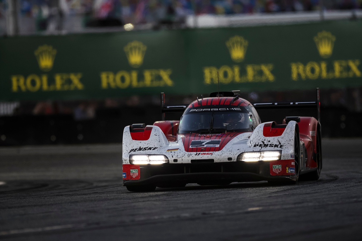 Rolex 24, hour 18: Porsche leads as race resumes after prolonged FCY
