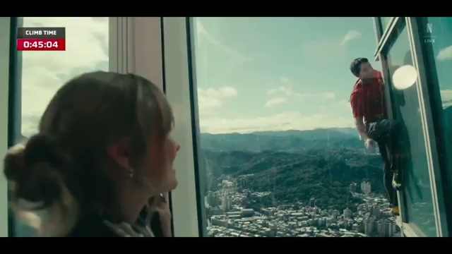 Alex Honnold stopped to check in with his wife during skyscraper climb