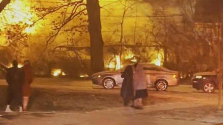 2 escape massive fire in Hartwell, propane tanks outside home cause ...