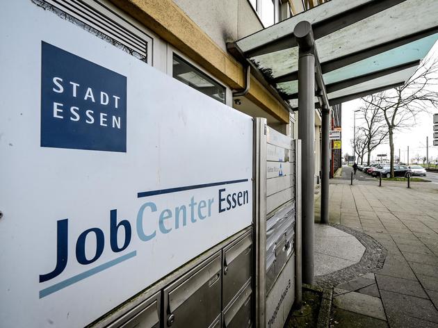 Jobcenter verweigert bedürftiger Bürgergeld und Miete seit 14 Monaten ...
