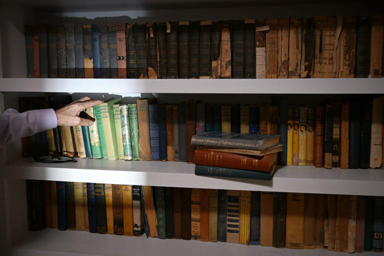 In a one-act play, a man chronicles his own dementia