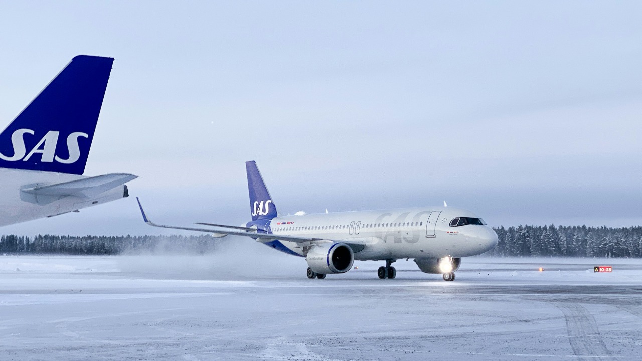 11,000 flights canceled as winter storm sets off US travel meltdown