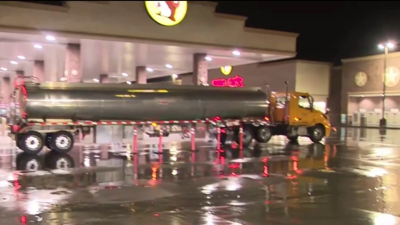 Buc-ee’s Calhoun: Travel hub stays open during ice storm