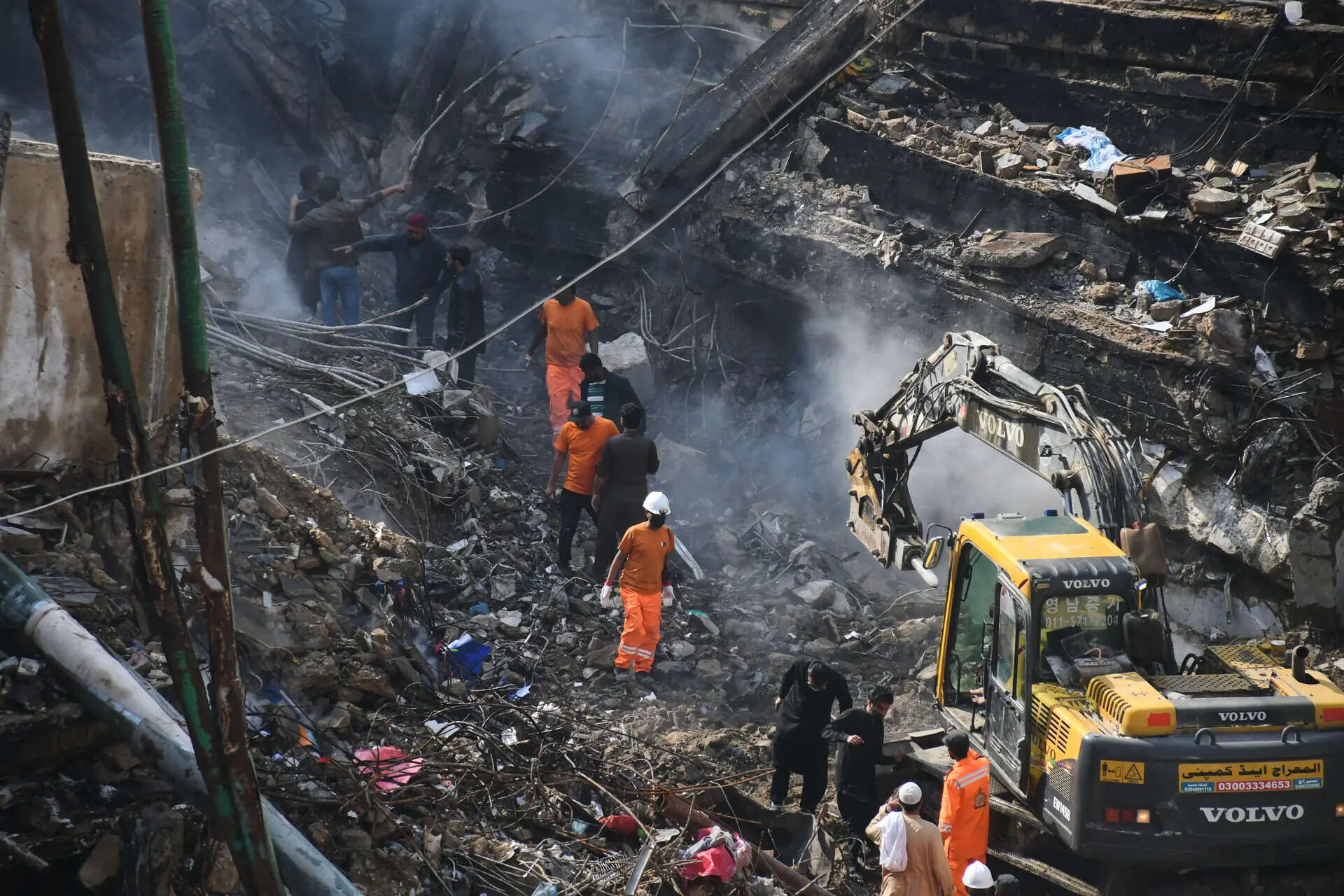 Karachi shopping plaza fire death toll rises to 72, 12 still missing