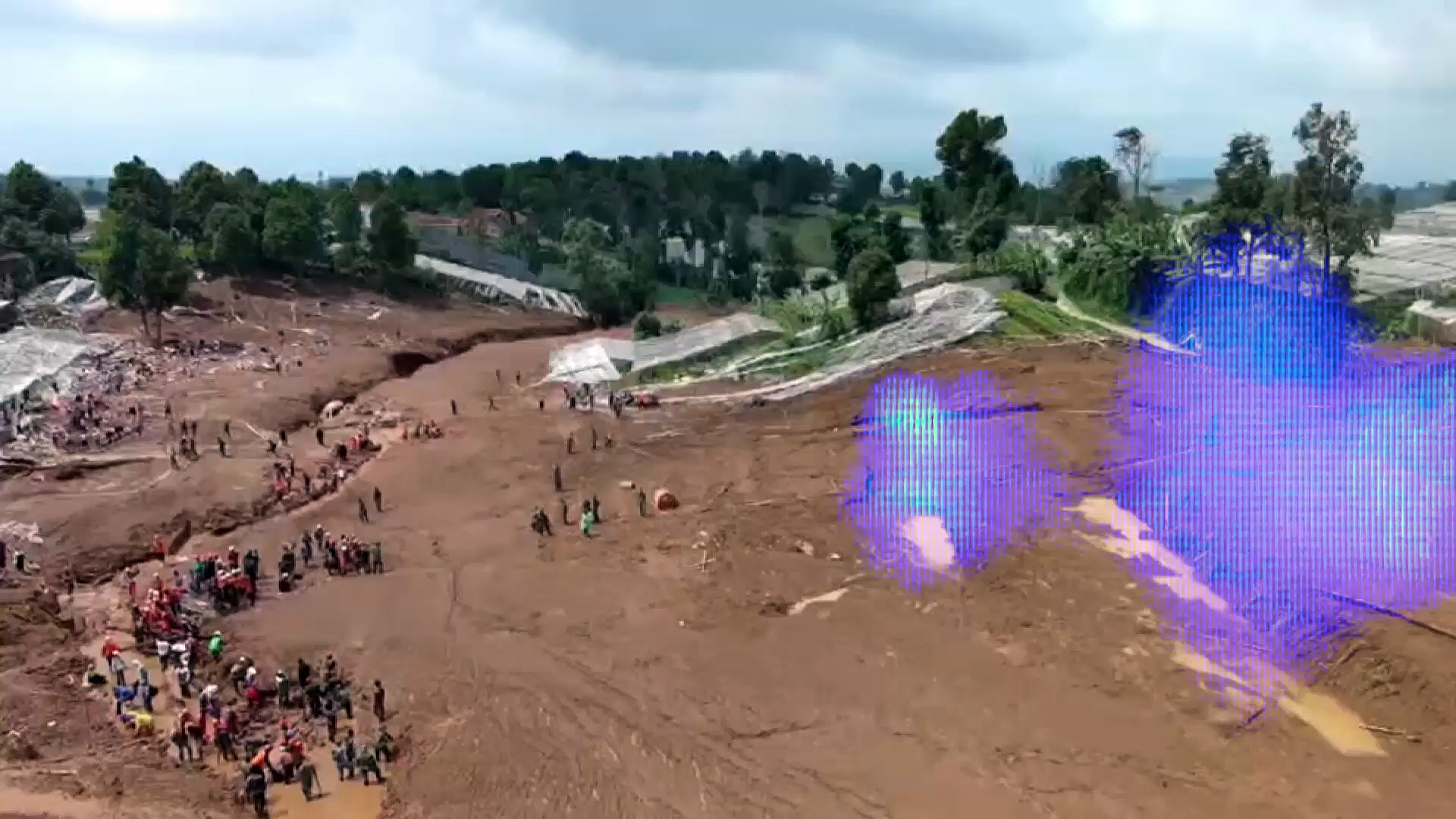 Gambar udara bencana longsor di Cisarua Bandung Barat: 30 rumah tertimbun!