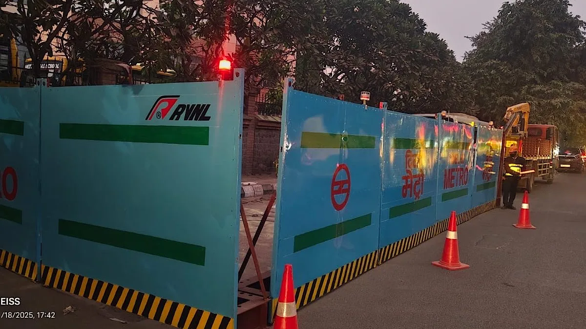 20 km of barricading ensuring safety of vehicles, pedestrians along ...