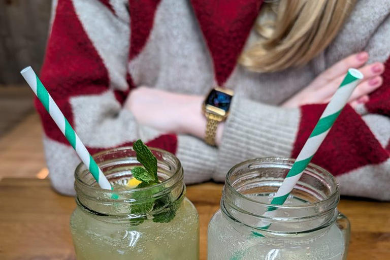 We tried the mall's brand new burger restaurant on opening day