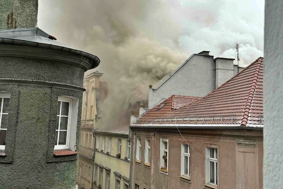 Tragiczny pożar w kamienicy w Kłodzku. Ratownicy stwierdzili zgon ...