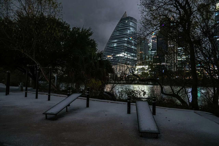 Live updates: Extreme cold grips Central Texas; icy road conditions ...