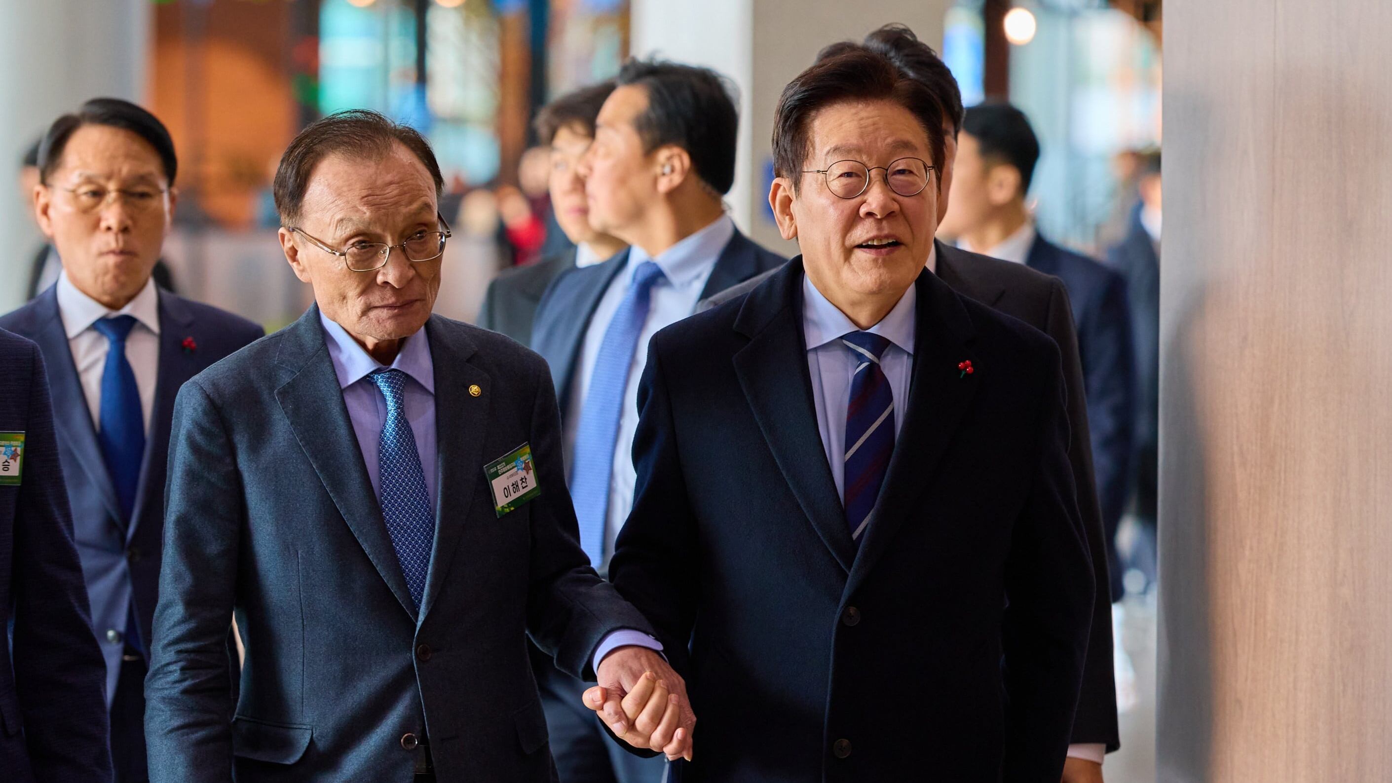 Democratic Party kingmaker Lee Hae-chan dies at 74