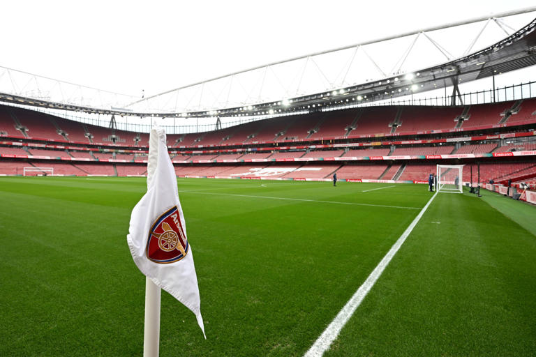 Transfer news live! Arsenal confirm three signings; late Chelsea deal