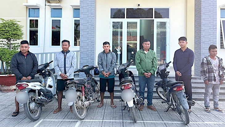 Công an liên tục bắt các nhóm tổ chức cho người nhập cảnh trái phép qua ...