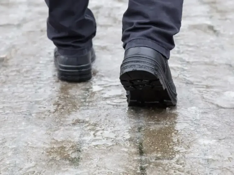 Ledovka se přesouvá do Čech, západ čeká příval sněhu