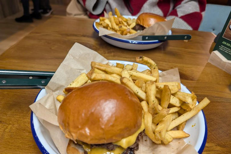 We tried the mall's brand new burger restaurant on opening day