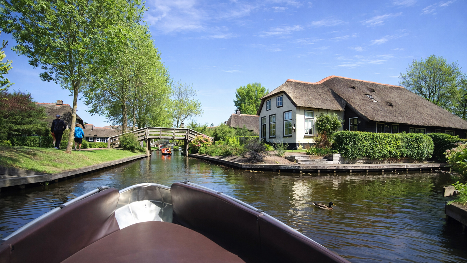 Giethoorn Netherlands relaxing boat tour through quiet canals (4K)