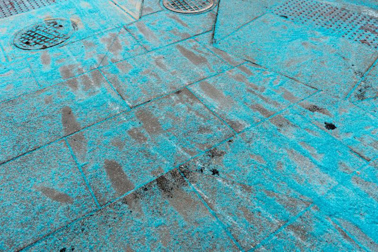 US storm leaves 400,000 without power, forces thousands of flight ...