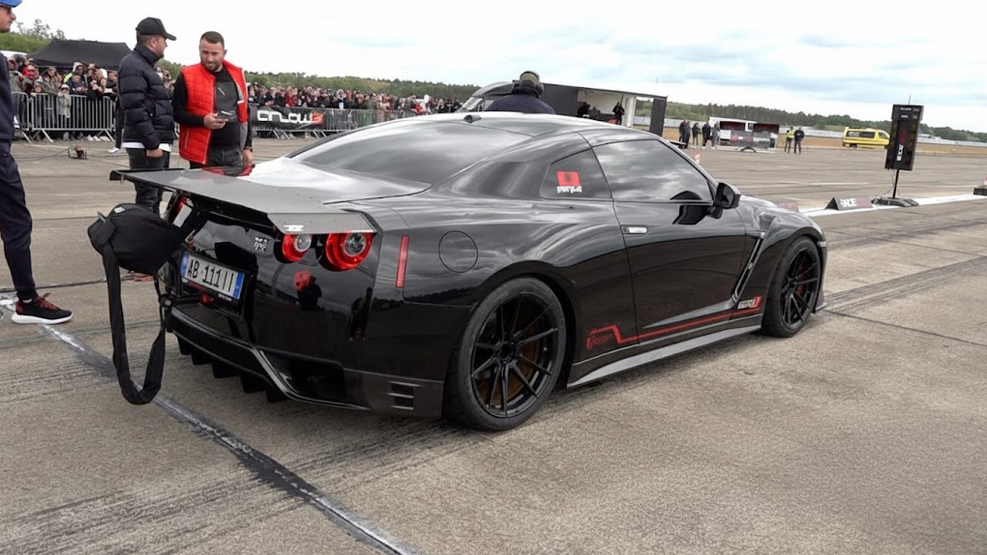 2000HP Nissan GTR lined up for drag race