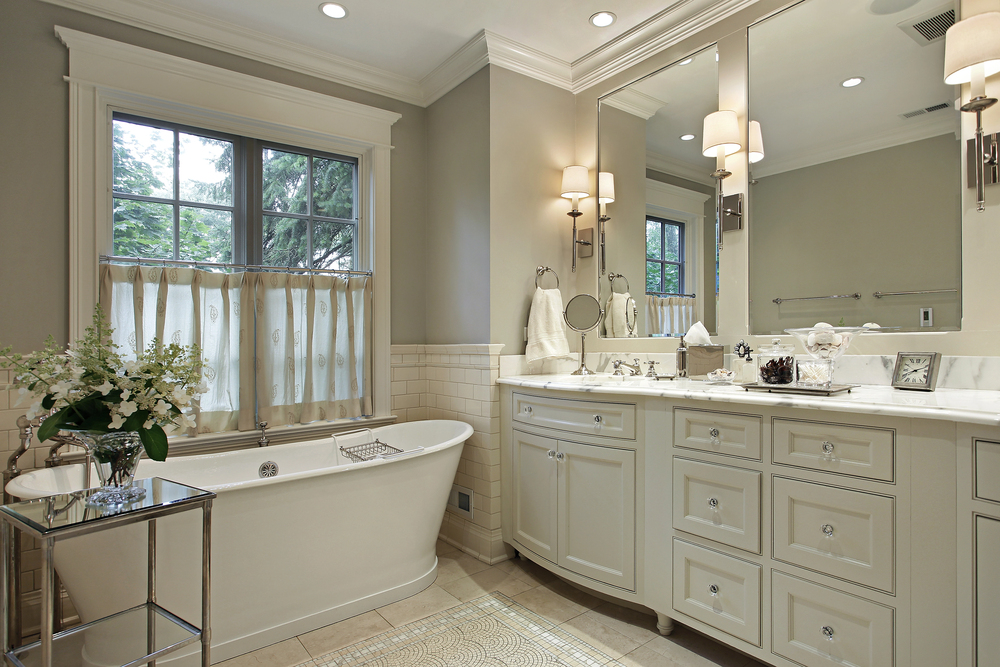 Bold and beautiful bathroom wallpaper ideas
