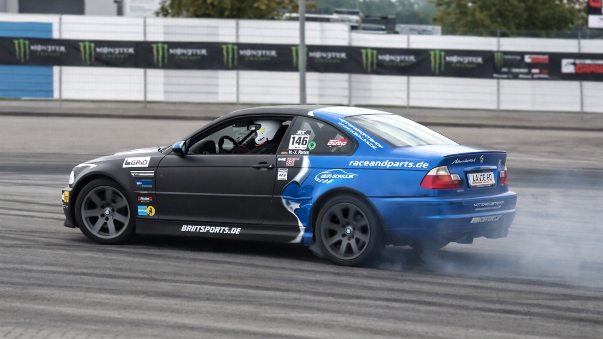 BMW coupe shows balance and grip in drifting