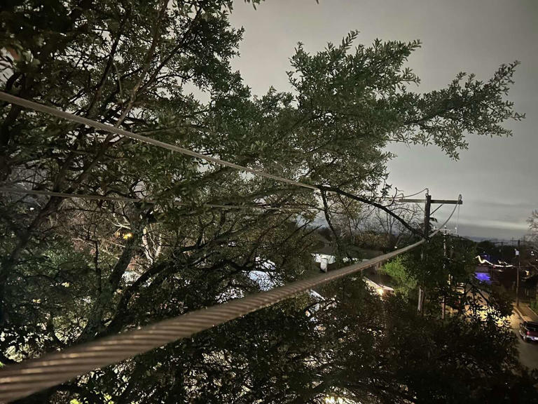 Over 1K without power as winter weather persists in San Antonio