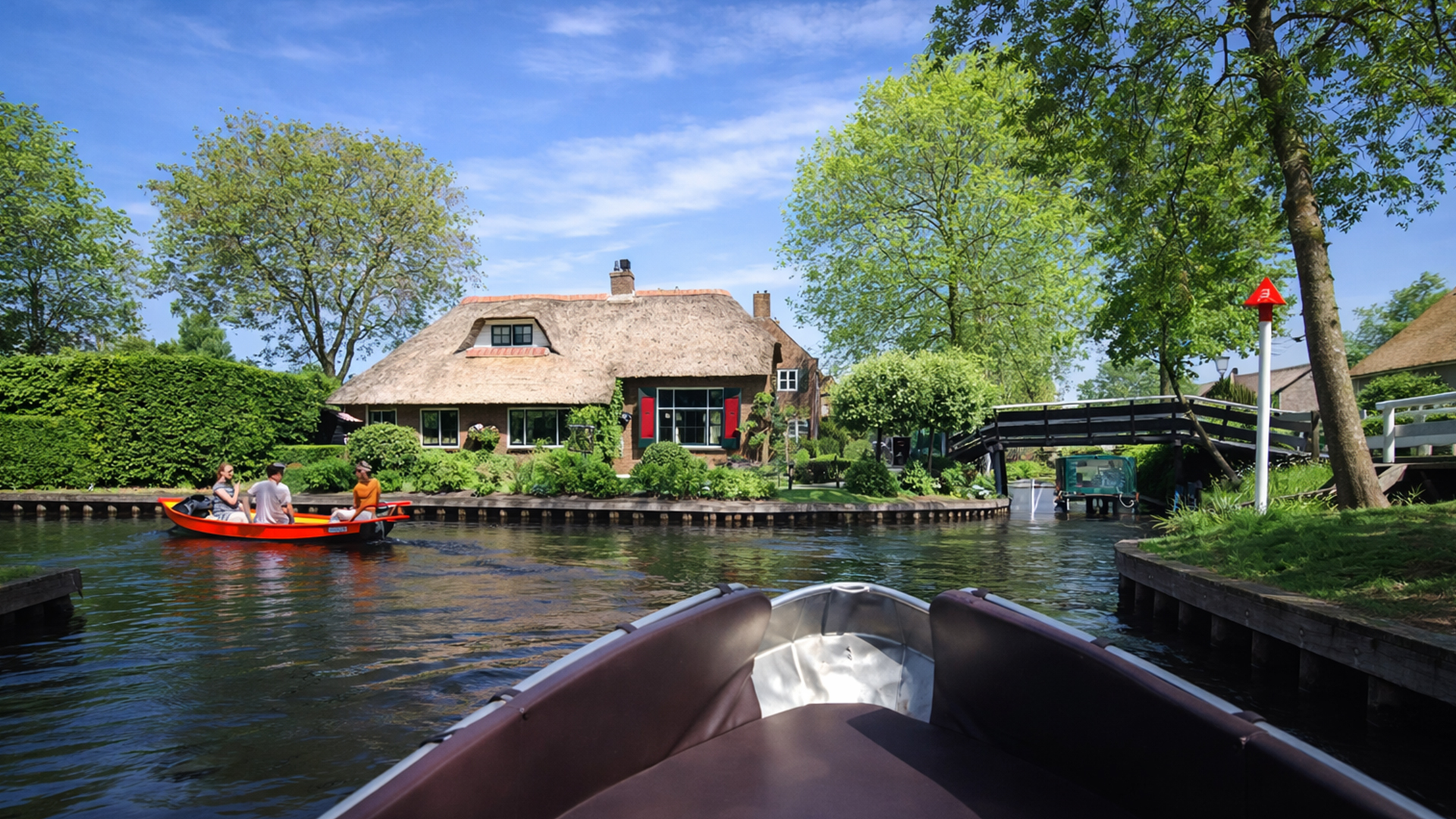 Scenic boat tour in Giethoorn Netherlands with nature sounds (4K)