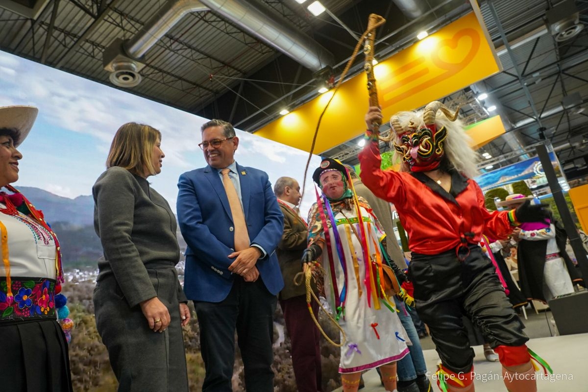 Arroyo se reúne en Fitur con el viceministro de Turismo de Ecuador para ...