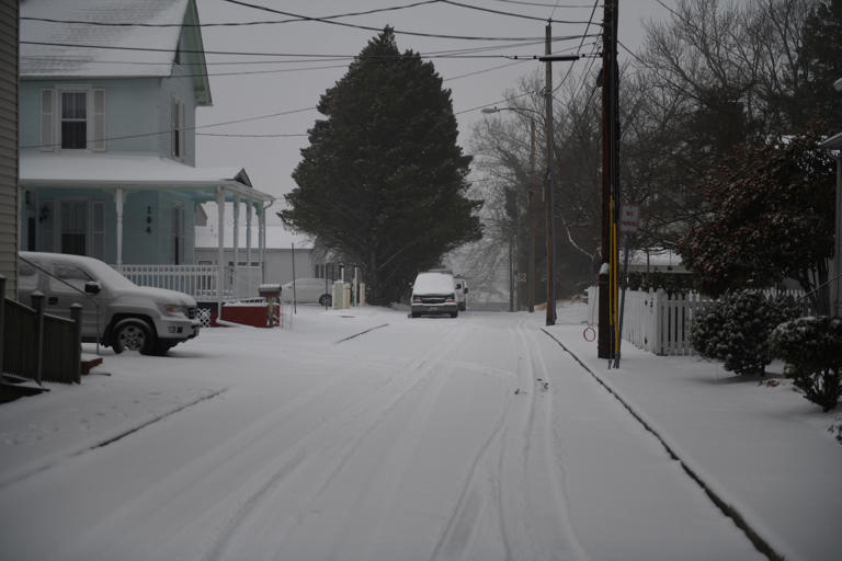 Snowstorm drops a few inches on Salisbury area