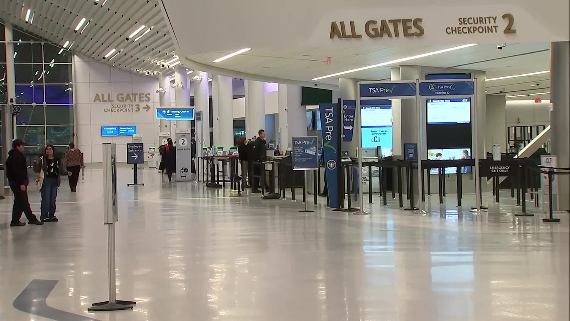 Winter storm disrupts travel plans at Charlotte Douglas