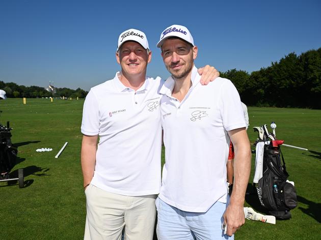 Felix Neureuther befördert Kumpel Bastian Schweinsteiger im Live-TV zum ...