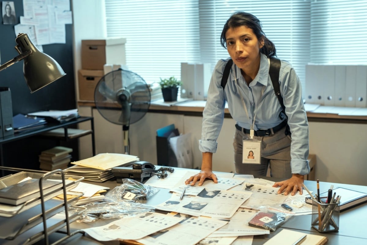 24-year-old woman quits FBI to follow her dream and open a cookie shop