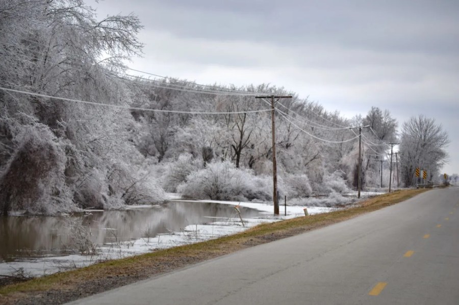 Winter storm causes 120,000 power outages in Mississippi