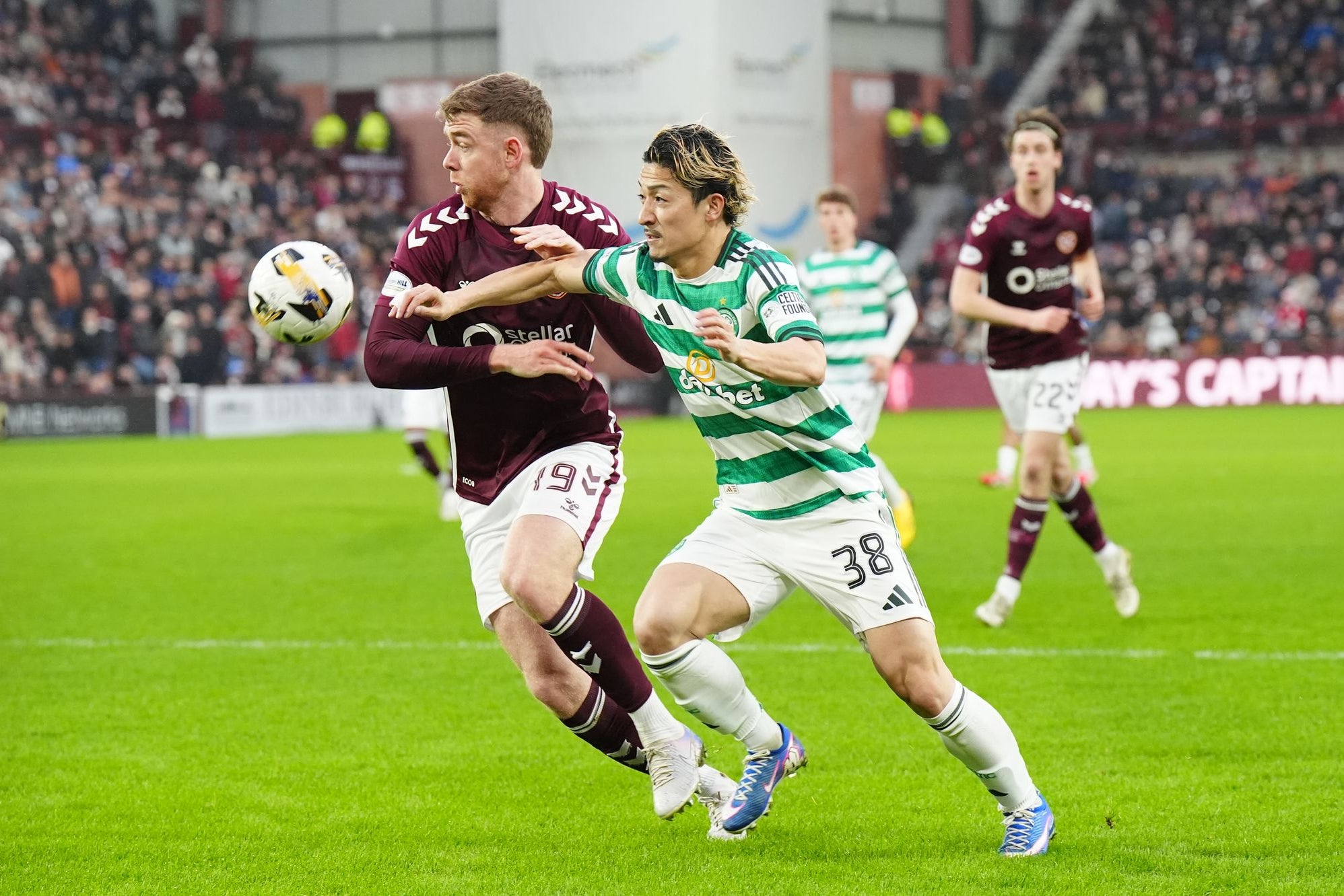 Nygren stunner puts Celtic ahead in Scottish Premiership title tussle