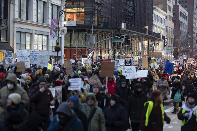 Tödliche Schüsse bei ICE-Einsatz in Minneapolis: Demokraten drohen mit ...