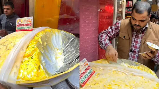Safed gajar ka halwa, daulat ki chaat, habshi halwa: A winter food walk ...