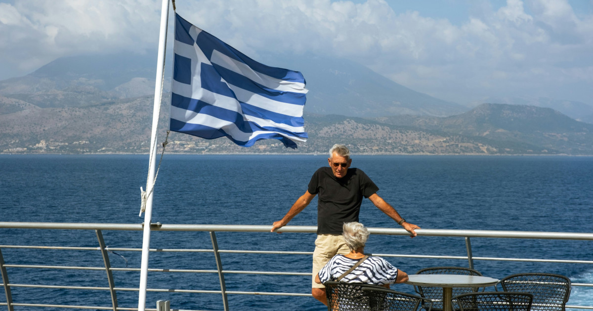 Ποιοι δικαιούνται δωρεάν διακοπές, θέατρο και βιβλία – Ξεκινούν στις 5 ...