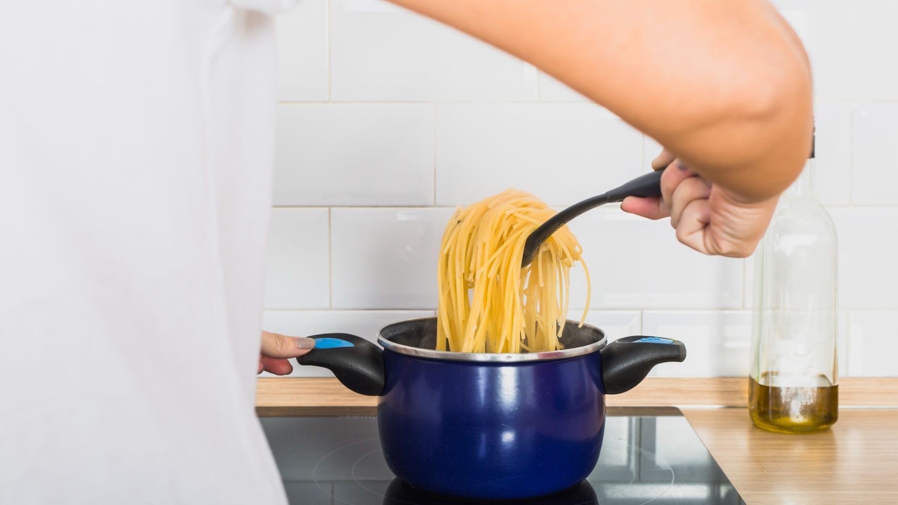 Roberta, chef italiana: «Nunca debes romper los espaguetis antes de ...