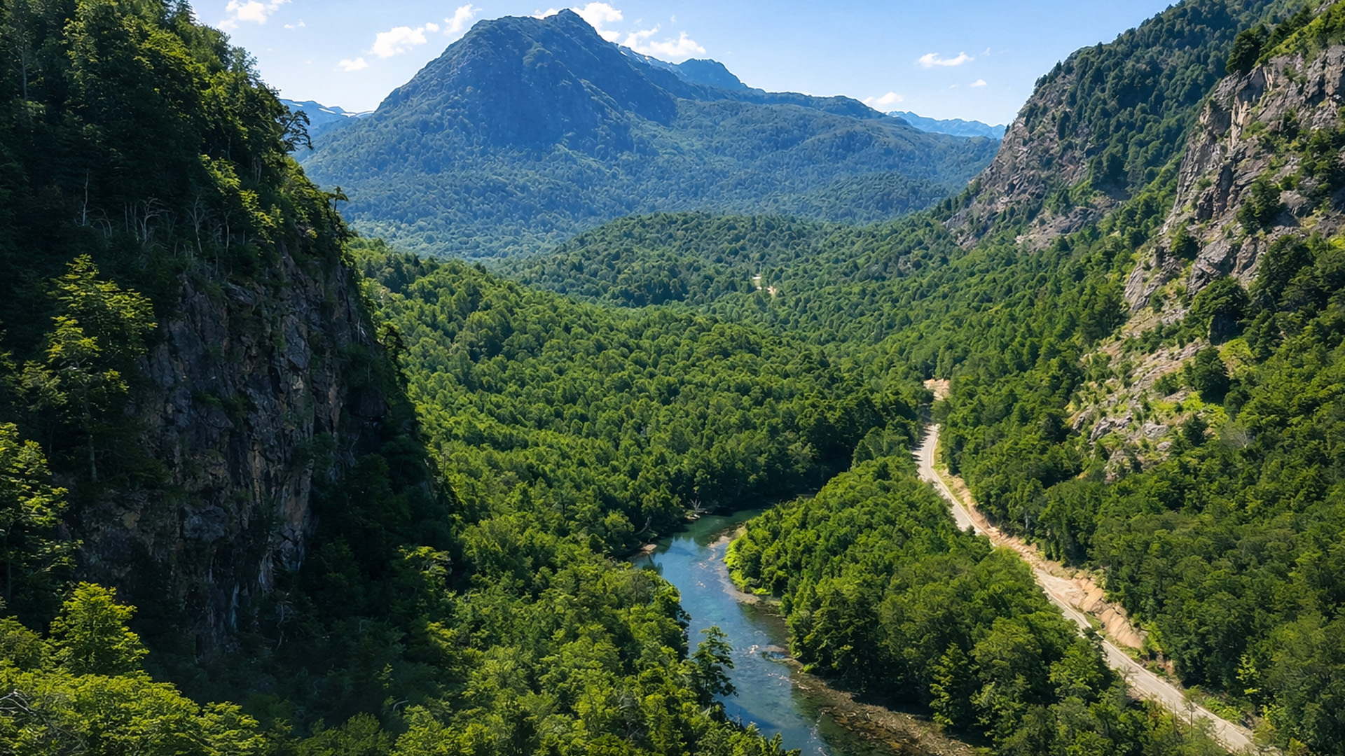 Bạn có dám lái xe trên tuyến đường hẻo lánh này không?
