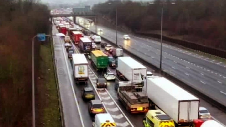 Sections of M25 and M1 outside London closed