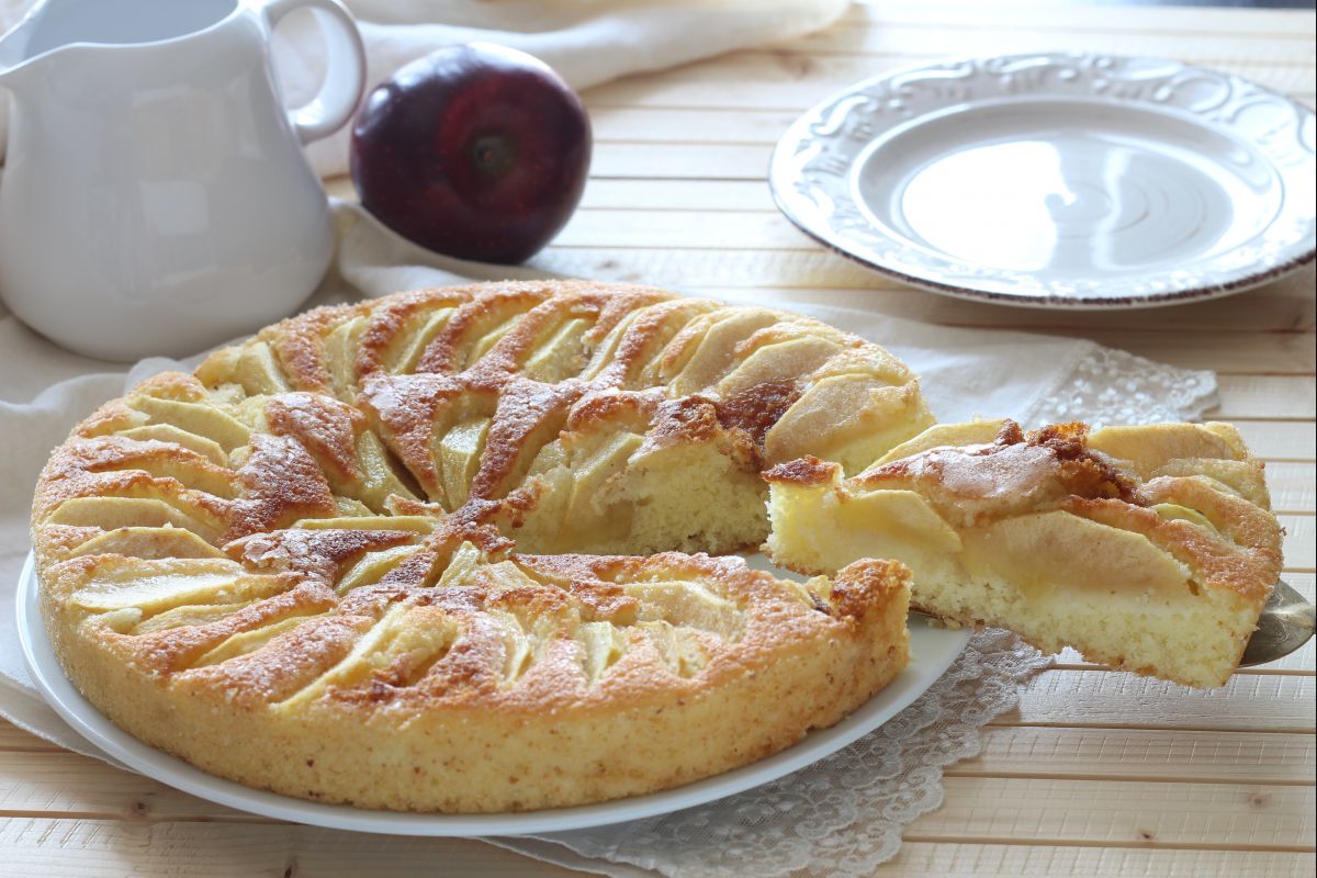 Microwave apple cake