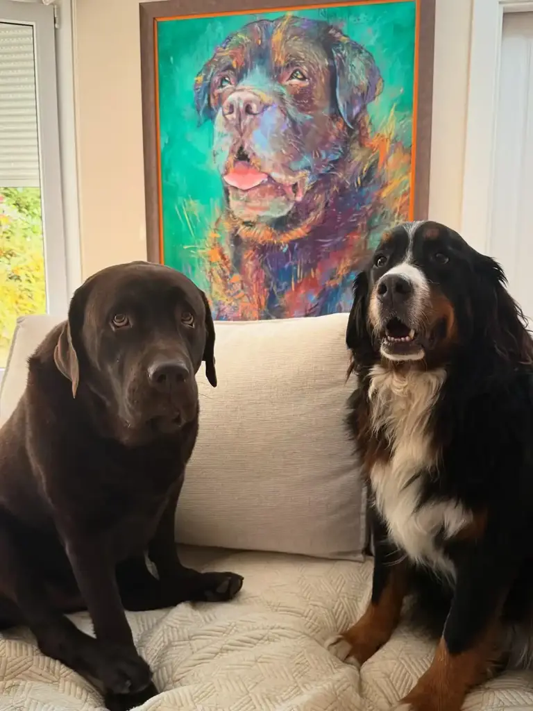 Las paredes son protagonistas en el salón de Lara Álvarez: con una gran ...