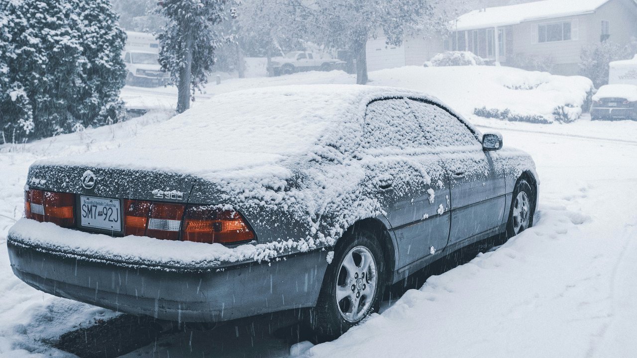 How to warm up a frozen car without destroying your engine