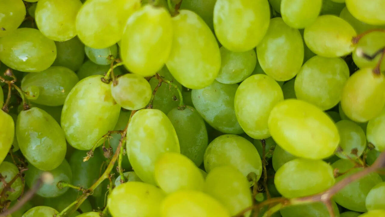 This common fruit may help flush out fat and sugar, lowering heart ...