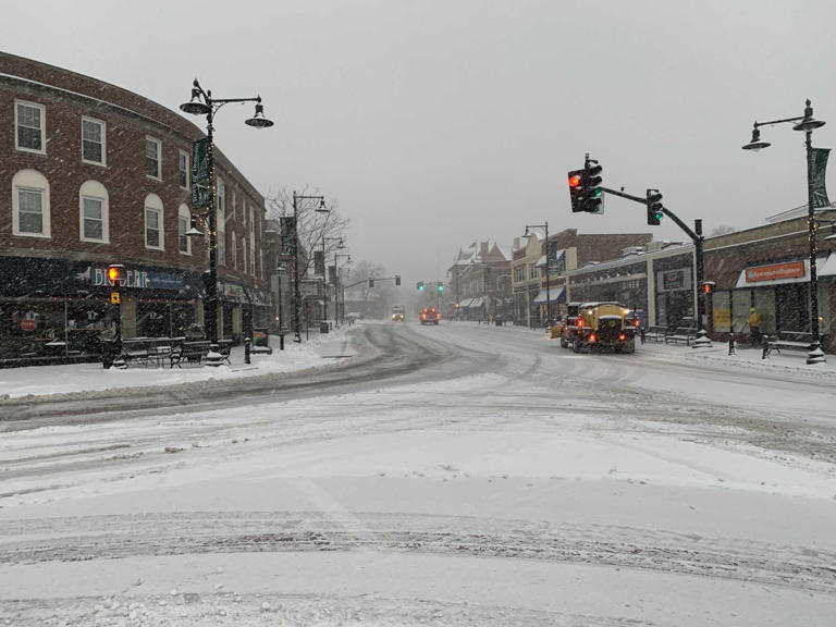 'Stay inside': Healey urging people to stay off the roads ahead of storm