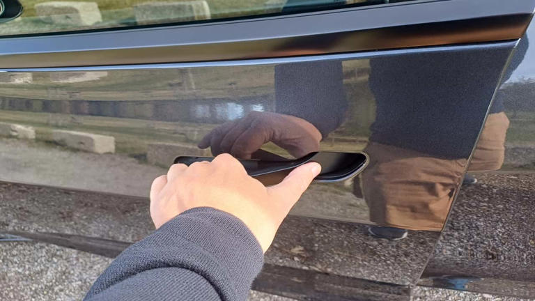 Volvo EX60 : comment fonctionne la nouvelle poignée de porte « Wing Grip