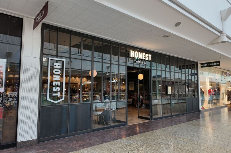 We tried the mall's brand new burger restaurant on opening day