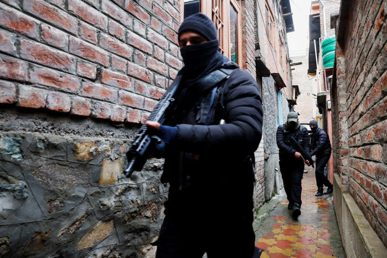 Vigil stepped up in Kashmir ahead of Republic Day