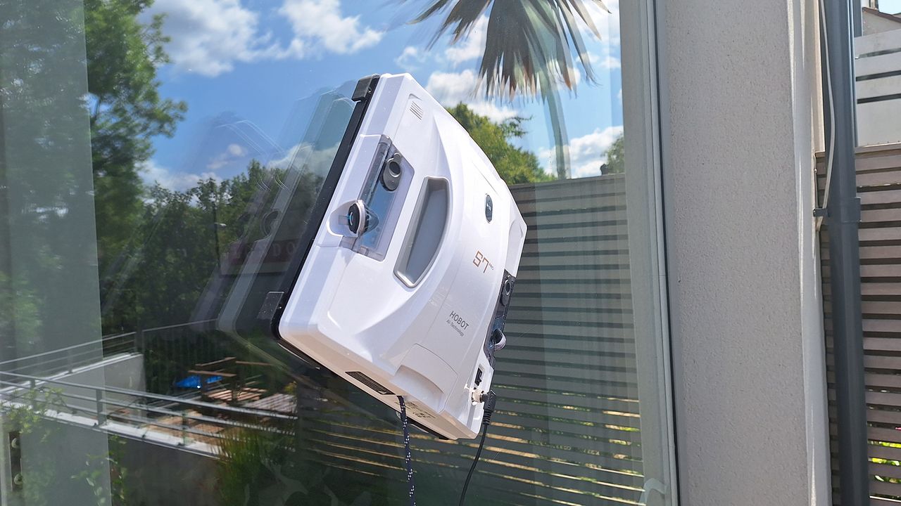 Thinking of buying a robot window cleaner? Here are 3 things to know first